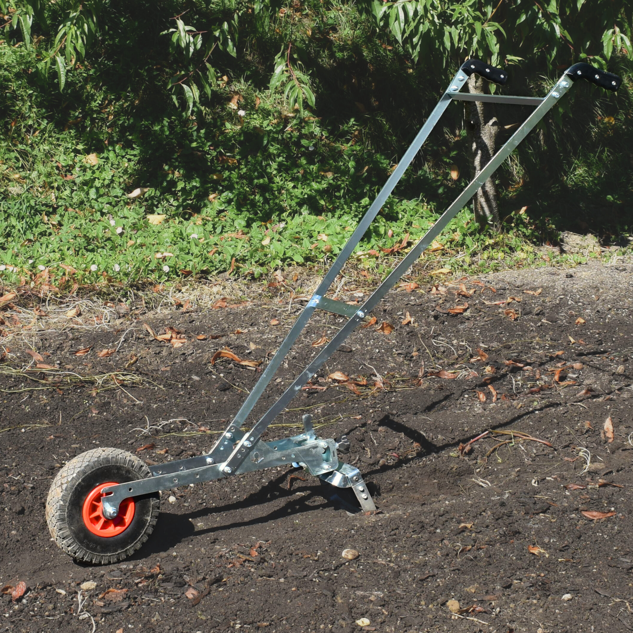 Single Wheel Hoe - Fast & Effortless Weeding | Green Tools TECH